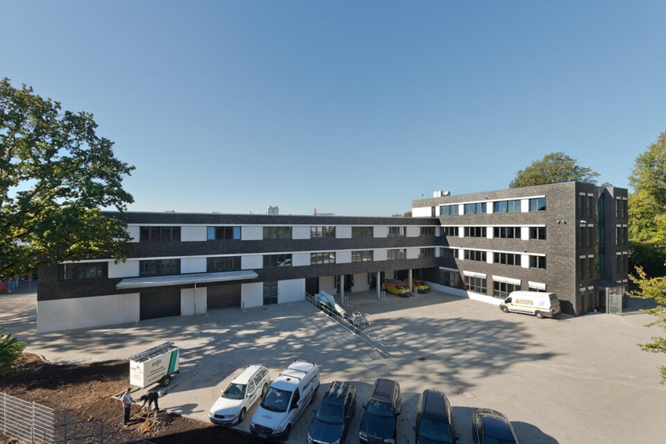 Schnackenburgallee 43 22525 Hamburg